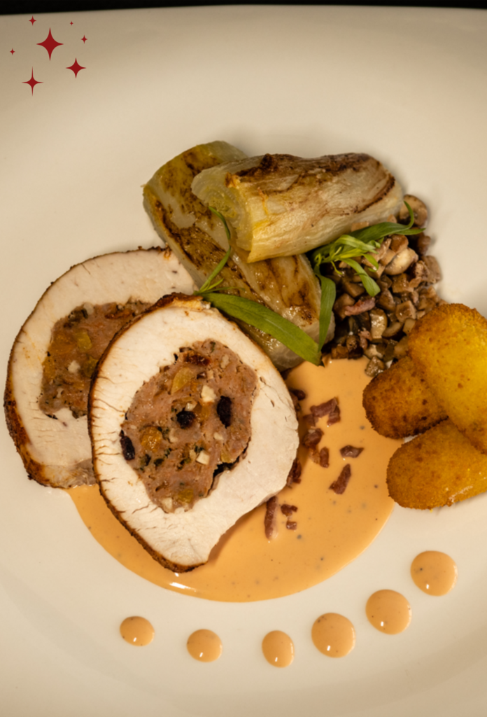 Feestelijke opgevulde kalkoen met een sausje van dragon en mosterd ...